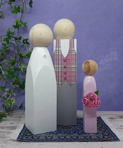 Handcrafted custom wooden figures – Wood-Folk